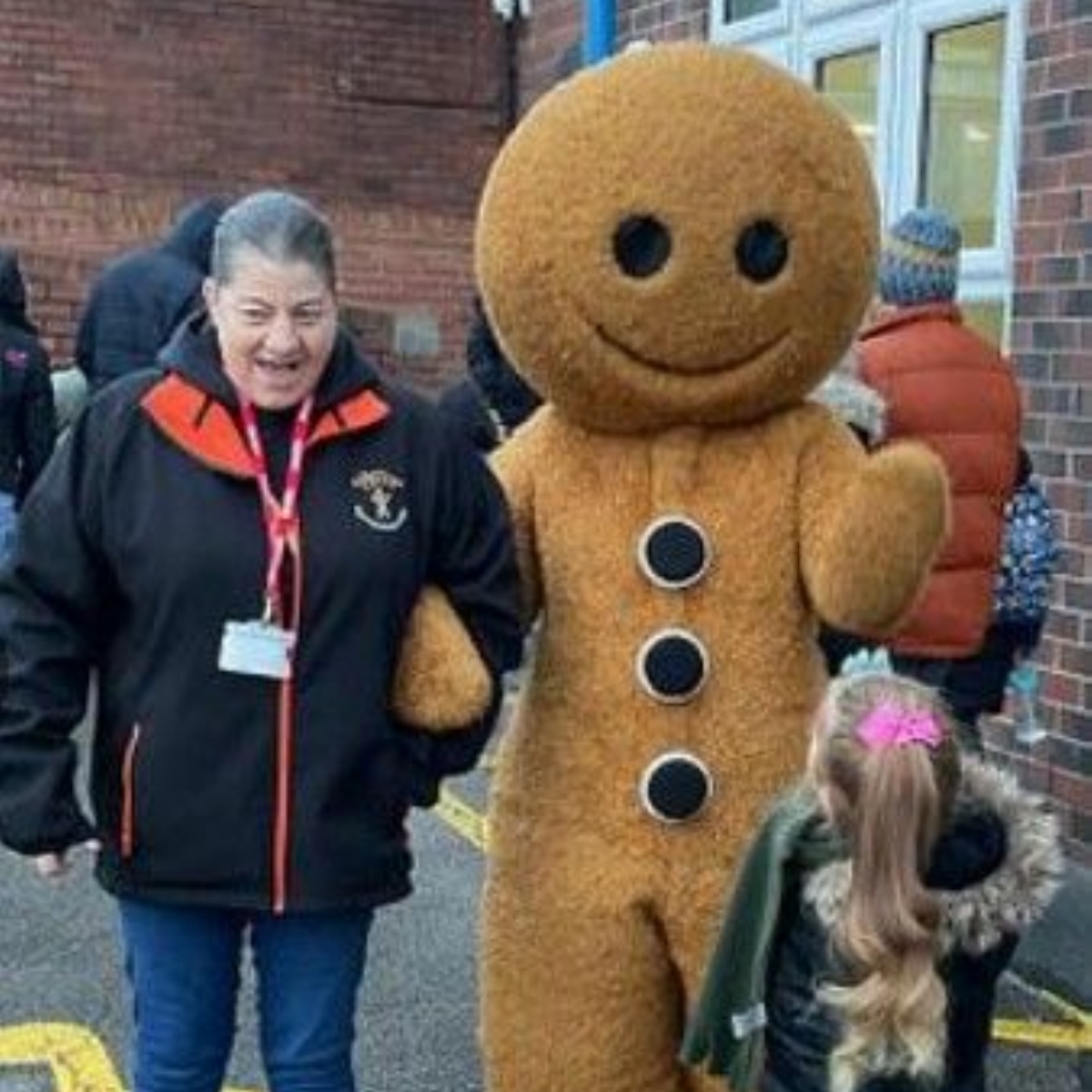 Hanley St Luke's CofE Academy - The Gingerbread Centre come to visit